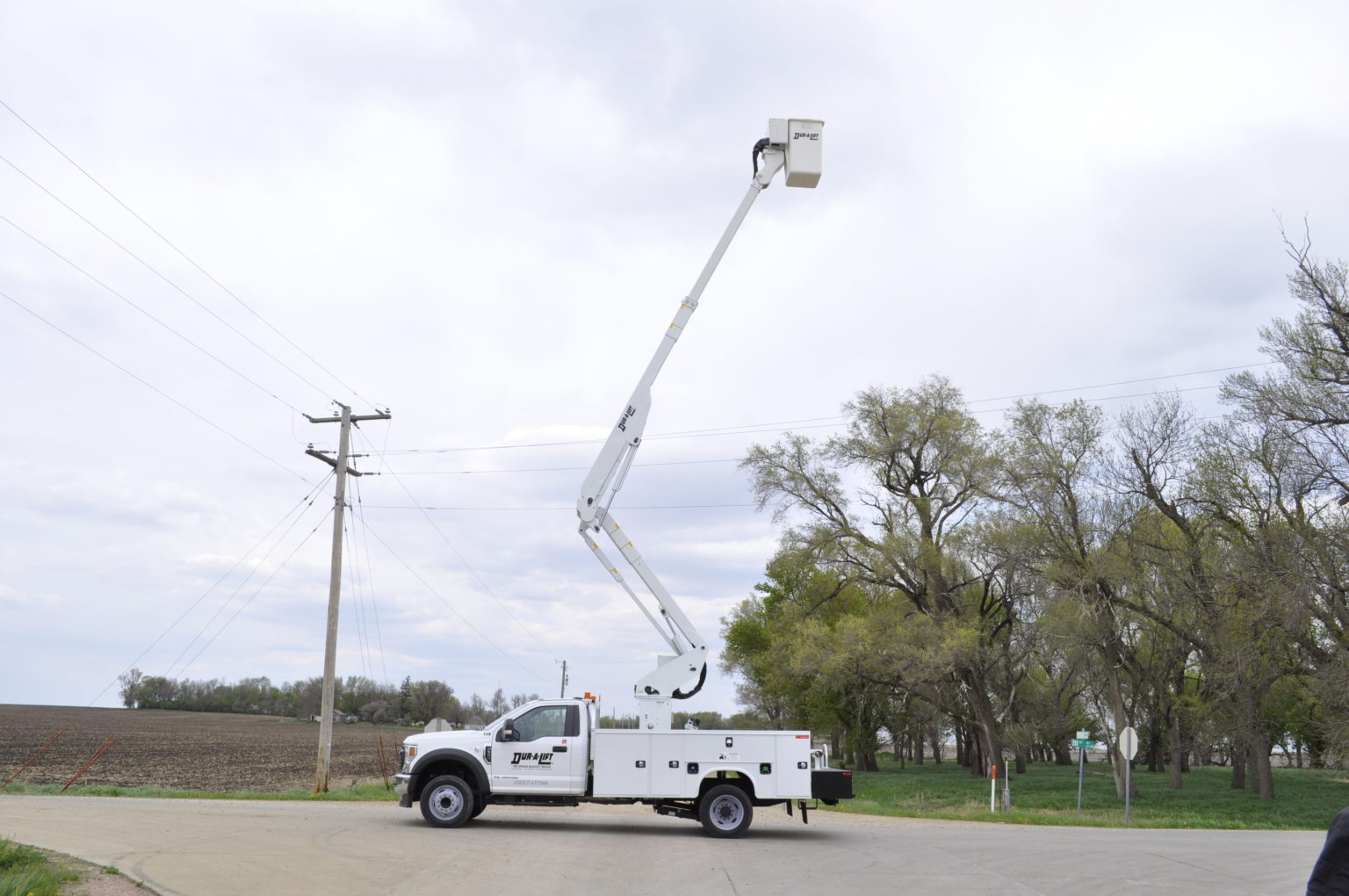 DTAX2 Series Bucket Truck | Dur-A-Lift