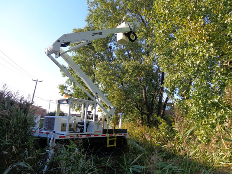 Forestry & Tree Care Bucket Trucks | Dur-A-Lift