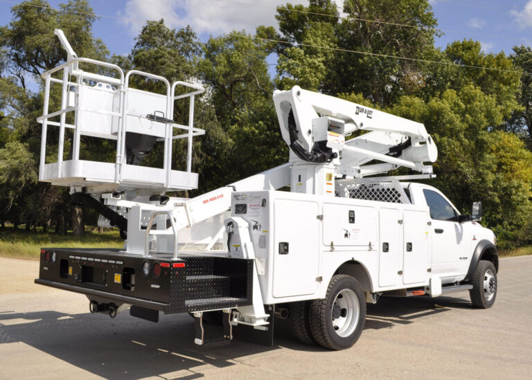 Sign, Lighting, and Traffic Bucket Trucks | Dur-A-Lift