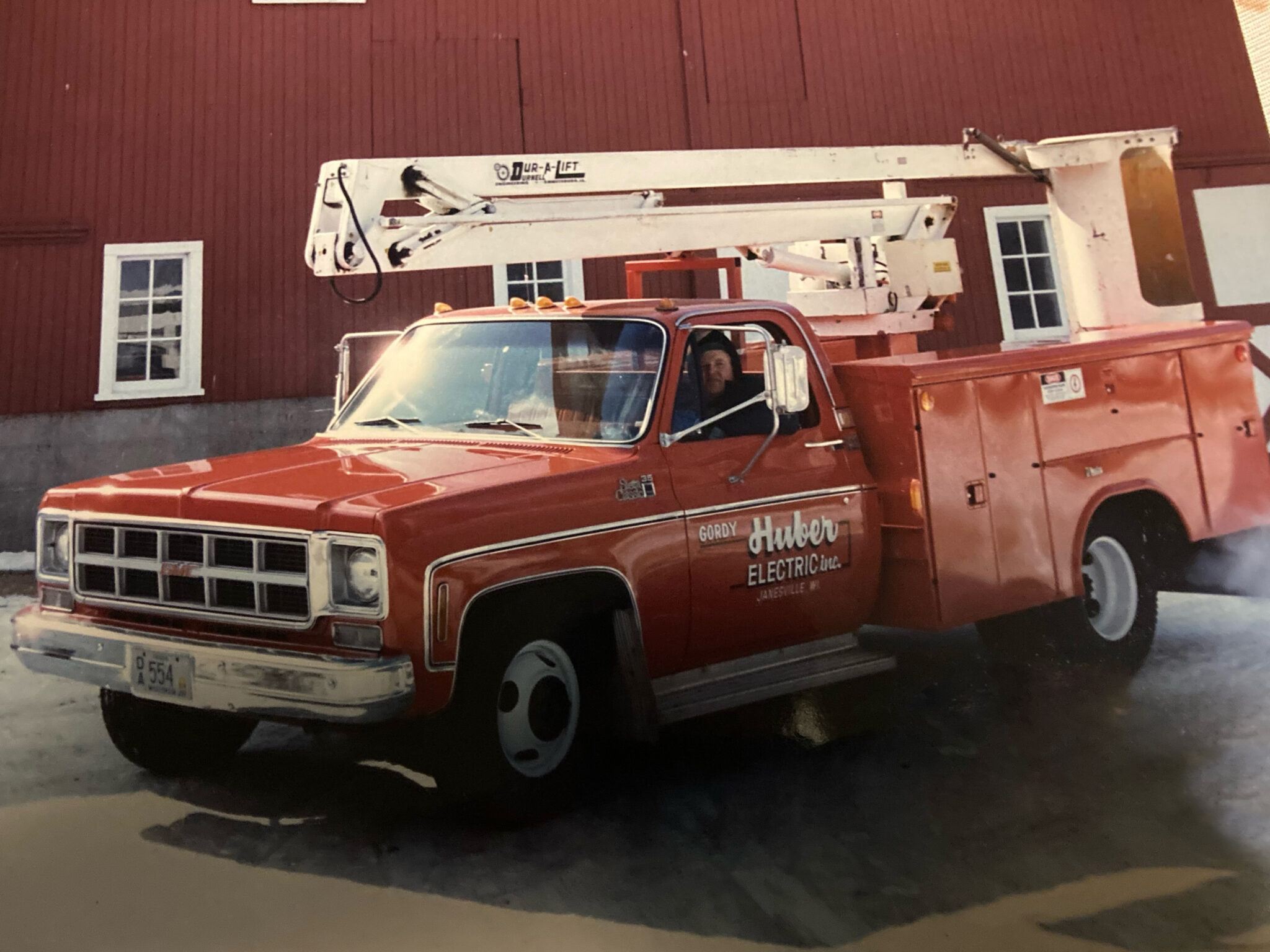 45-Year-Old Bucket Truck Proves its Worth - Dur-A-Lift Inc.